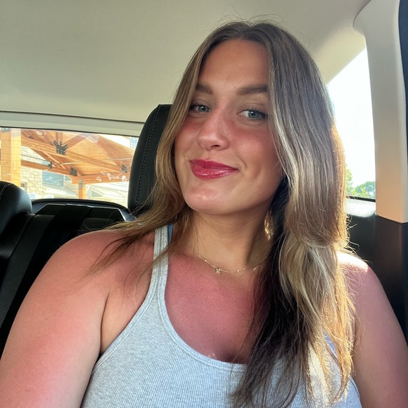 Hannah's Closet (@hannahmizgalski) | Poshmark